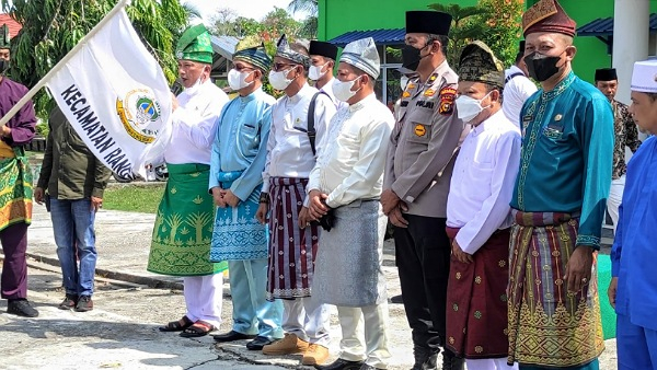 GoRiau - Lepas Pawai Taaruf MTQ XXII Kecamatan Rangsang, Bupati Adil Ingatkan Kafilah Jaga Kesehatan