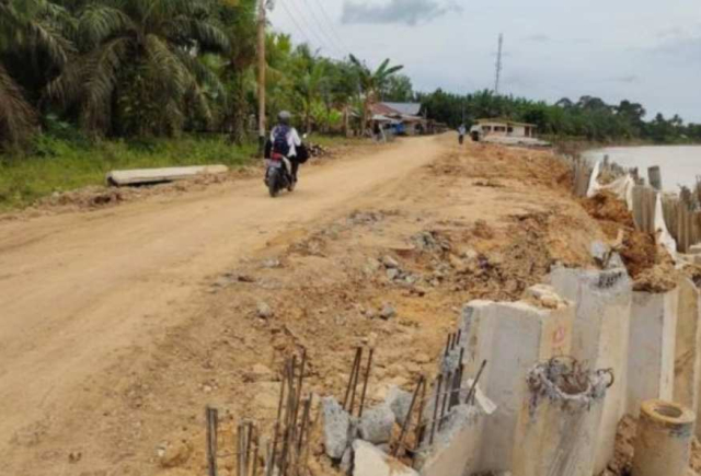 GoRiau - Pembangunan Turap Tebing Sungai Indragiri Mangkrak