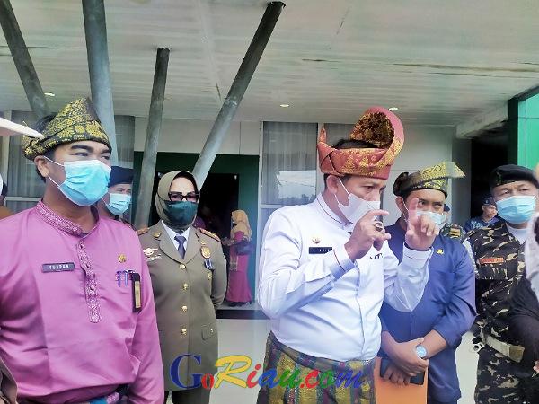 GoRiau - Kecewa dengan PT EMP Malacca Strait, Bupati Adil: Nanti Saya ...