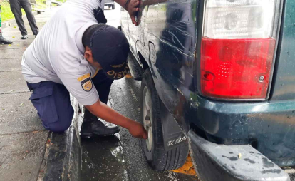 GoRiau - Sampah Menumpuk di Sejumlah Ruas Jalan, DLHK Pekanbaru: Masalah Administrasi