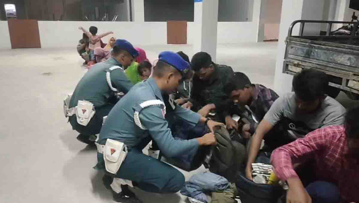 GoRiau - Tim F1QR Lanal Dumai dan Satgas Opsintelmar Koarmada I Gagalkan Penyelundupan 41 Orang ...