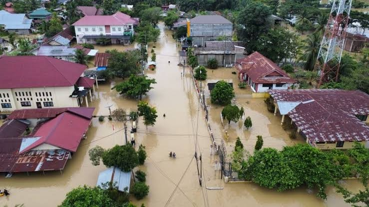 GoRiau - Hujan Deras di Riau Sebabkan Banjir dan Longsor, Tiga Kabupaten Tetapkan Status Siaga ...