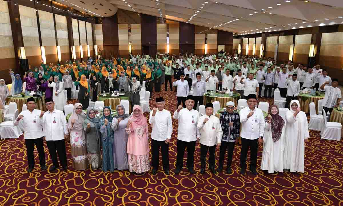 GoRiau - HUT ke-59 BRK Syariah, Ustad Ucay Batubara Ingatkan Pegawai ...