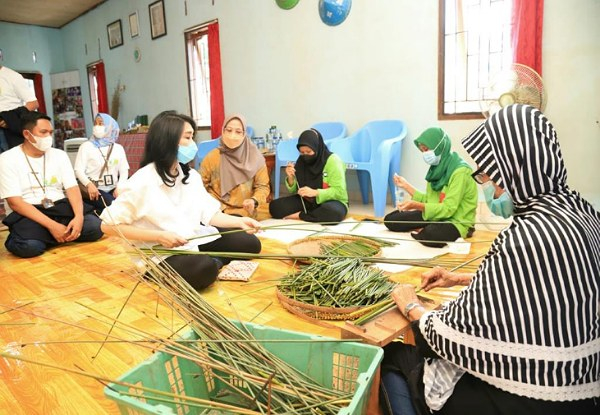GoRiau - Sulap Rumput Purun Jadi Sedotan, Nasabah Binaan BRI Ini Jadi ...
