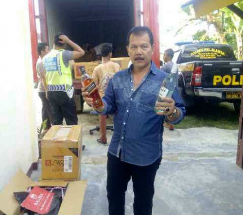 GoRiau - Terjaring Razia di Pelalawan, Polisi Buru Pemilik Ribuan Botol ...