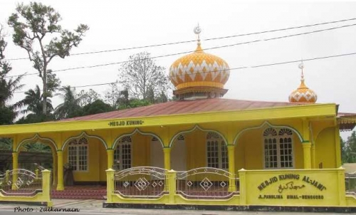 GoRiau - Sejarah Masjid Kuning Bengkalis dan Semerbak Pohon Kenanga