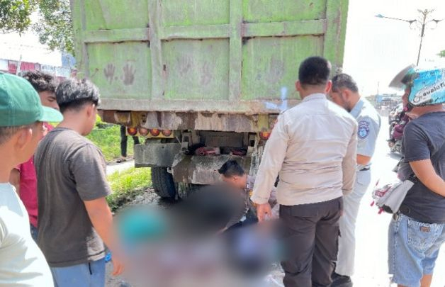 GoRiau - Tabrak Truk Parkir di Rimbo Panjang Kampar, Pemotor Tewas di Tempat
