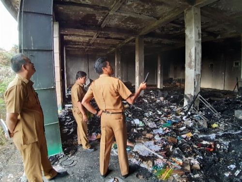 GoRiau - Fakta di Balik Terbakarnya Gudang Arsip Pemkab Kuansing GoRiau - Fakta di Balik Terbakarnya Gudang Arsip Pemkab Kuansing