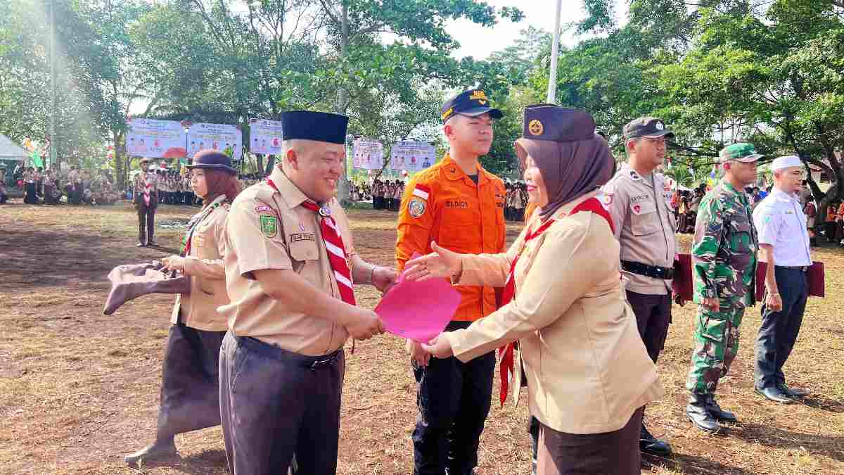 GoRiau - Peringatan Hari Pramuka ke-63, Dinas PUPR Meranti Terima Penghargaan