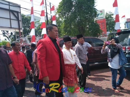 GoRiau - HM Harris 'Merapat' ke PDIP Riau GoRiau - HM Harris 'Merapat' ke PDIP Riau
