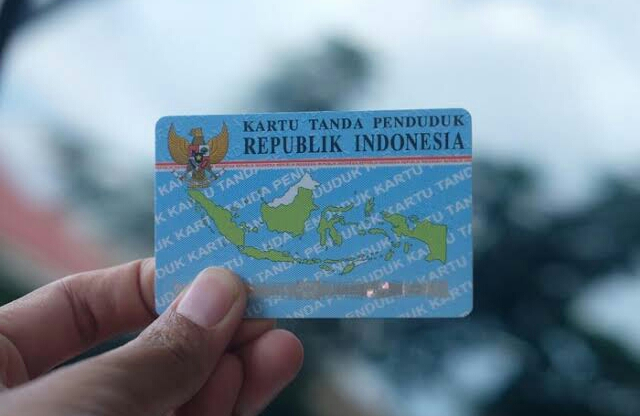 GoRiau - Foto N di KTP Berjilbab, Tapi Tertulis Beragama Kristen