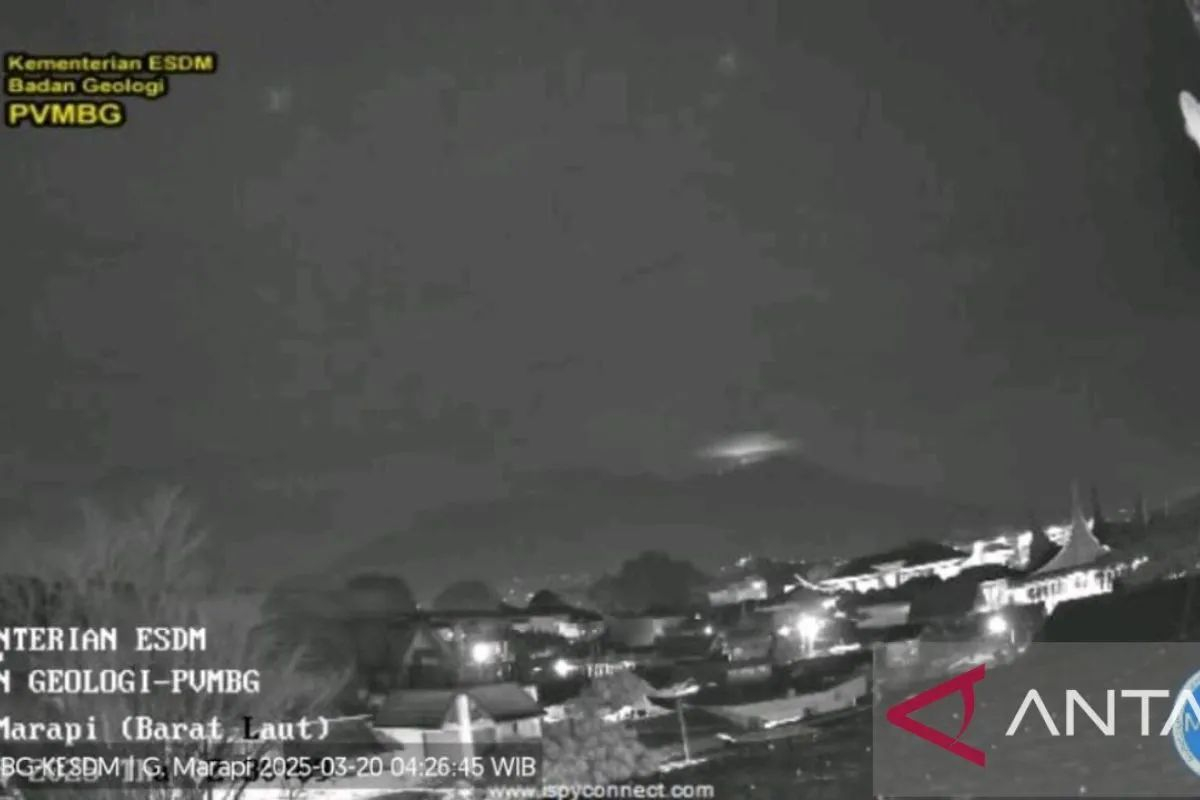 GoRiau - Gunung Marapi Sumbar Kembali Erupsi dan Lontarkan Abu Vulkanik Setinggi 1 Kilometer