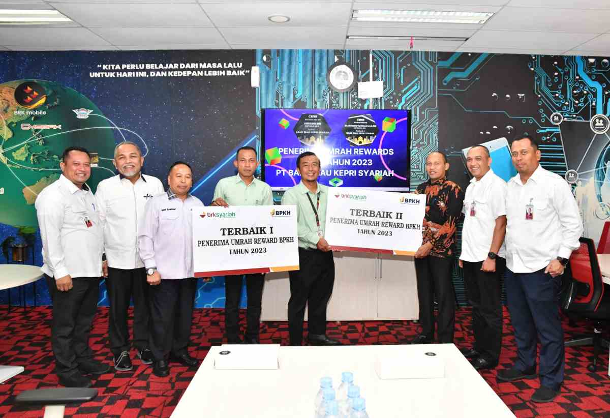 GoRiau - BRK Syariah Raih 3 Penghargaan dari BPKH Award, Dua Pegawai Terima Reward Umrah