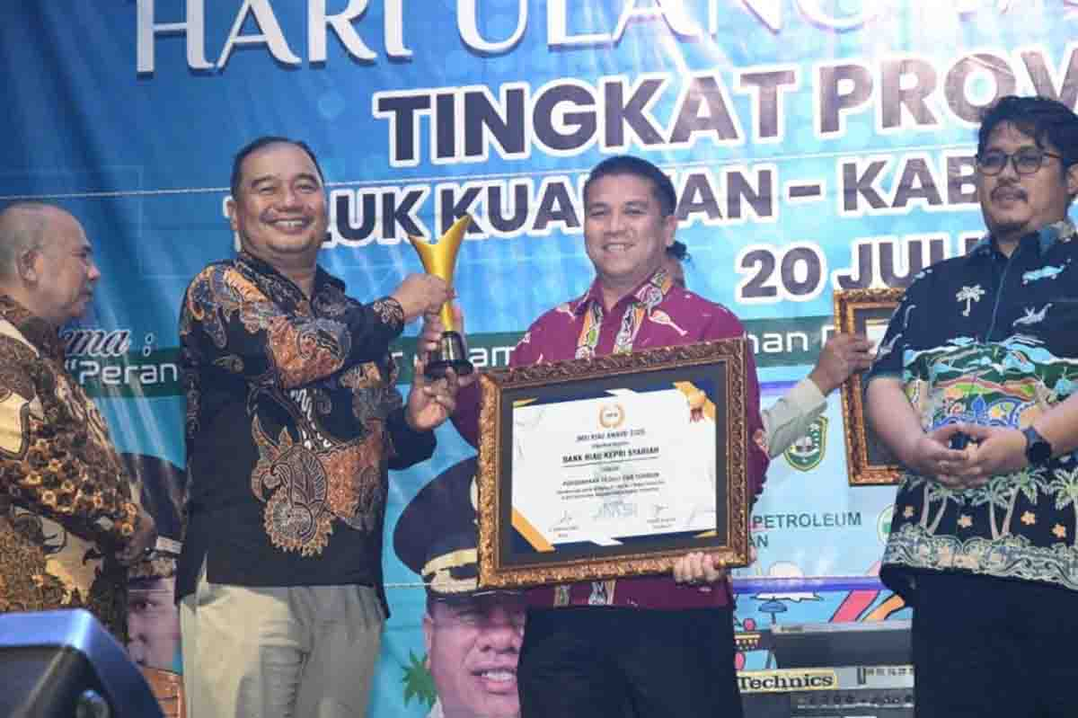 GoRiau - BRK Syariah Raih Penghargaan Perusahaan Peduli CSR Terbaik dari JMSI