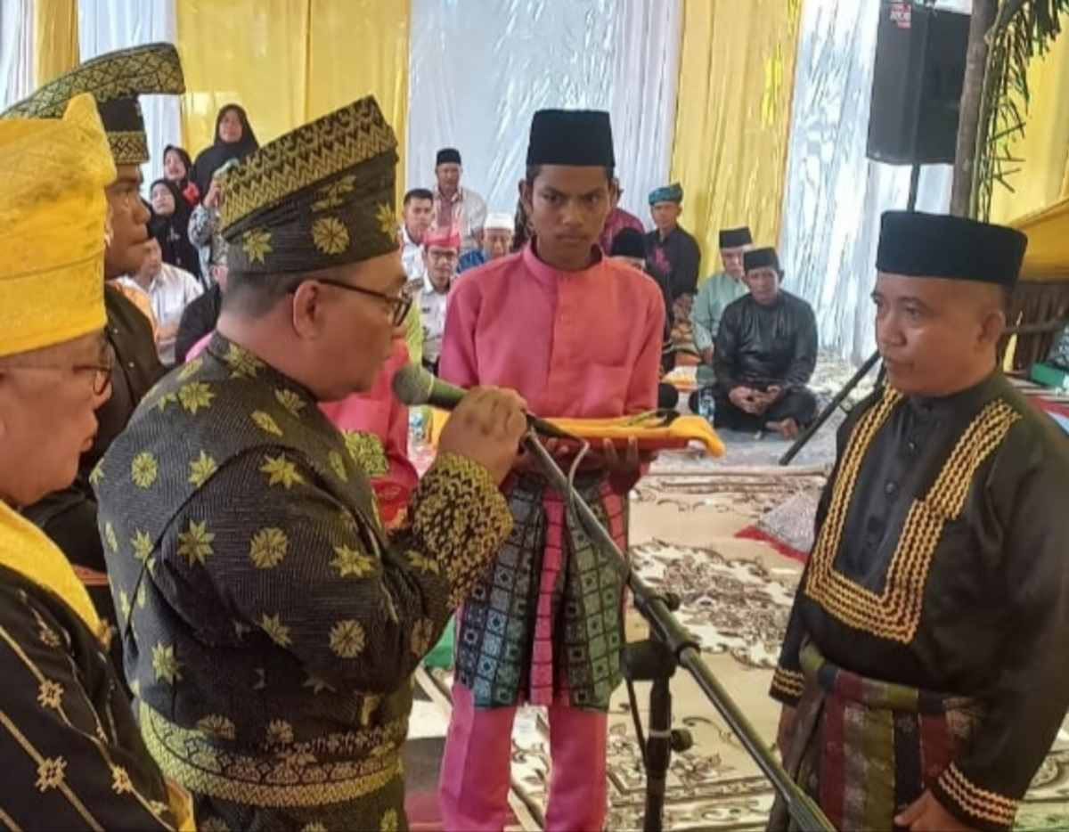 GoRiau - Penobatan Datuk Sati Diraja Rantau Baru Bentuk Melestarikan Adat