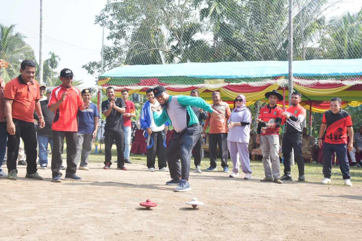 GoRiau - 19 Grup Bersaing di Lomba Gasing Sempena Hari Jadi Bengkalis