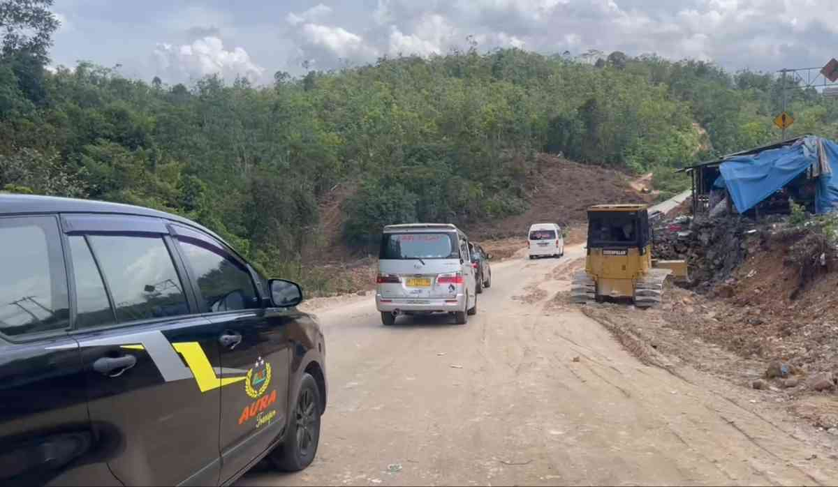 GoRiau - Jalan Riau - Sumbar Lumpuh Total, Ini Penyebabnya