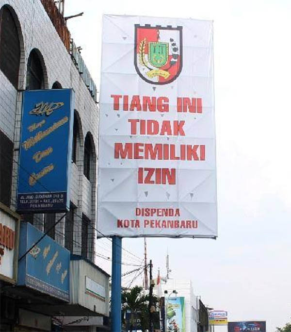 GoRiau - 120 Tiang Reklame di Pekanbaru Menunggu Ditertibkan