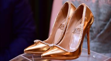 GoSumbar.com - Ini Penampakan Sepatu Termahal di Dunia, Harganya Rp253,7 Miliar