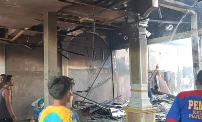 GoRiau - Dua Ruko di Pujud Terbakar, Kerugian Ditaksir Ratusan Juta Rupiah
