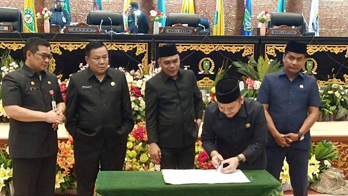 GoRiau - DPRD Riau Sahkan APBD Riau Tahun Anggaran 2026 Rp8,321 Triliun