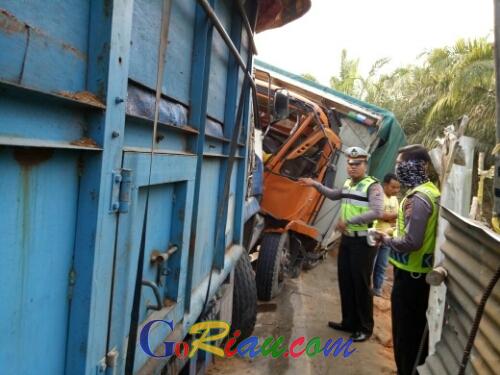 GoRiau - Jalan Lintas Sumatera di Kecamatan Pinggir Riau Lumpuh Total ... GoRiau - Jalan Lintas Sumatera di Kecamatan Pinggir Riau Lumpuh Total ...